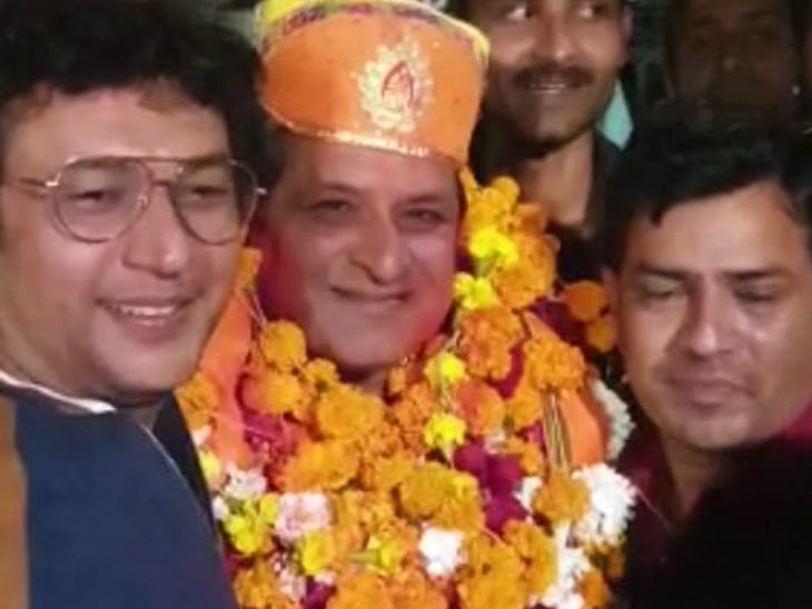 Defeated Manish Shrimali by 670 votes, after the victory there were ...