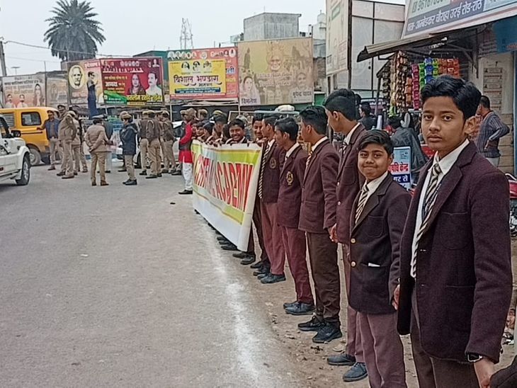 Message of traffic awareness given on the occasion of birth anniversary ...