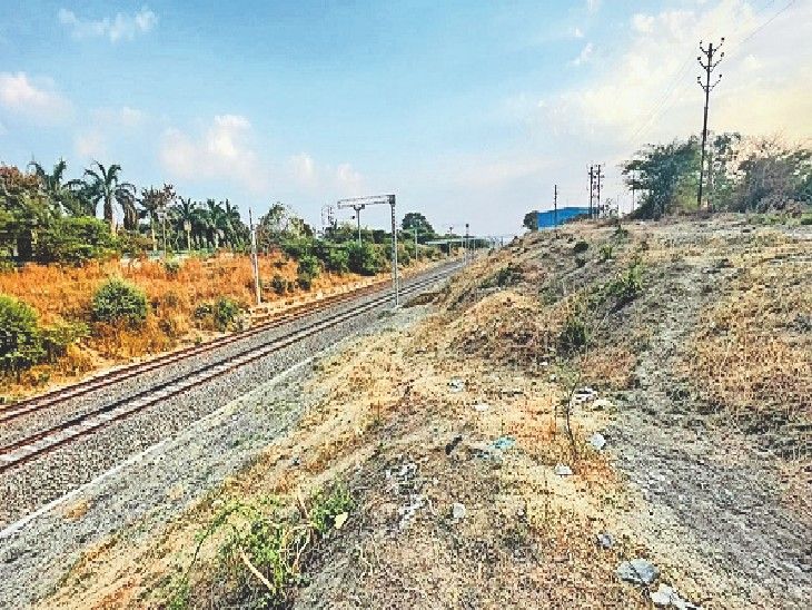 Overbridge will be built at the industrial area gate | 12 मीटर चौड़ा ...