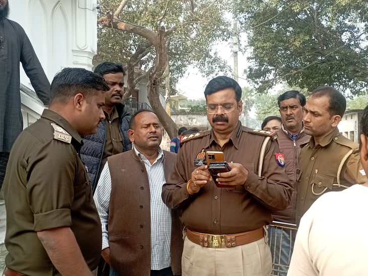 The deceased fell on the road due to loss of balance, the wheel went ...