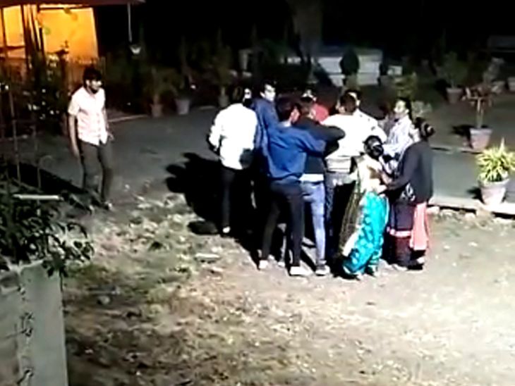 Indecency with women, police registered a case against 8 people ...