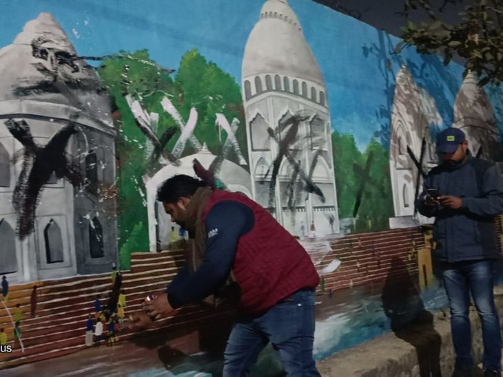 Hindu and Sikh organizations paint the figures of Gurudwara and ...