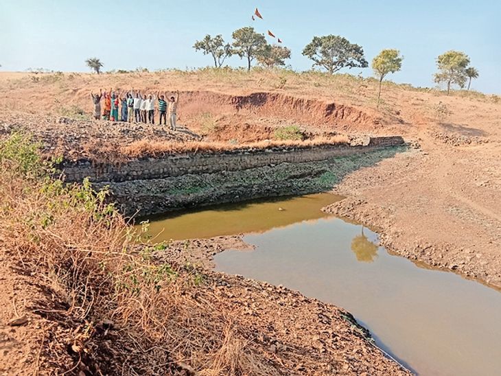 Anicut made dilapidated 18 years ago for irrigation, 60% crops wasted ...