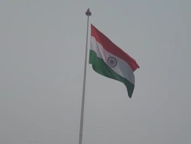 On the lines of Vallabh Bhavan, the tricolor of 600 square feet was ...