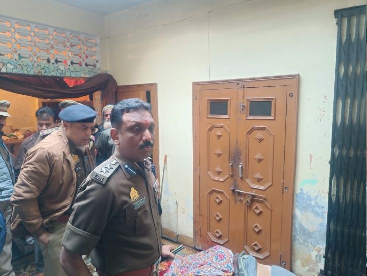 There was blood on the latch of the door from the ceiling, no looting ...