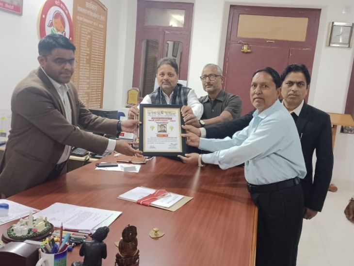 Sirohi Collector honored by Netaji Foundation | सिरोही कलेक्टर का ...