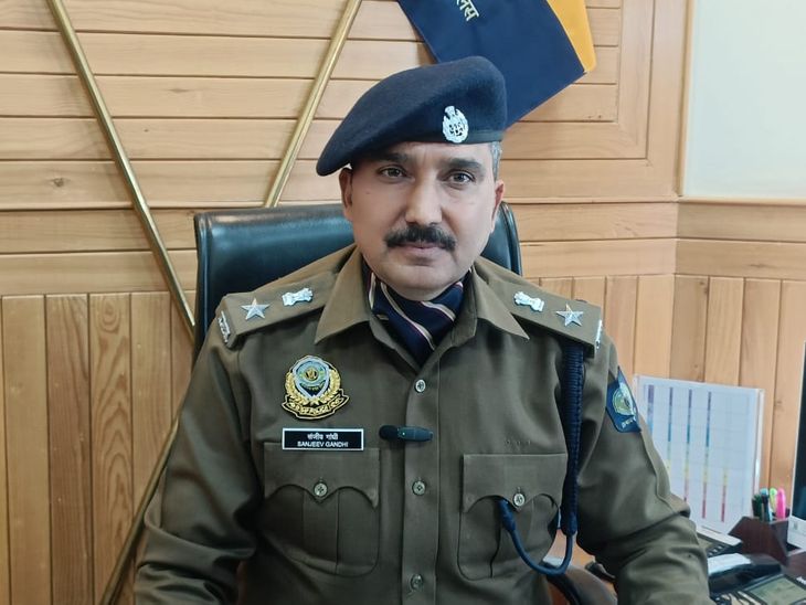 Shimla : A young man caught with charas, gaurav Singh, SP Sanjeev Gandhi | शिमला में चरस के साथ ...