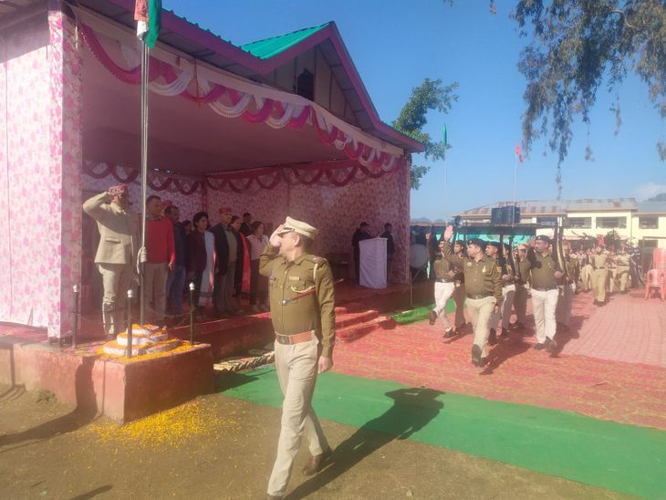 74th Republic Celebration in Padhar; SDM Sanjit Singh hoisted the flag ...