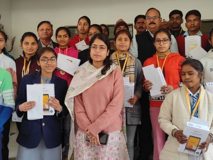 The meritorious were honored by giving a check and tablet of 21 ...