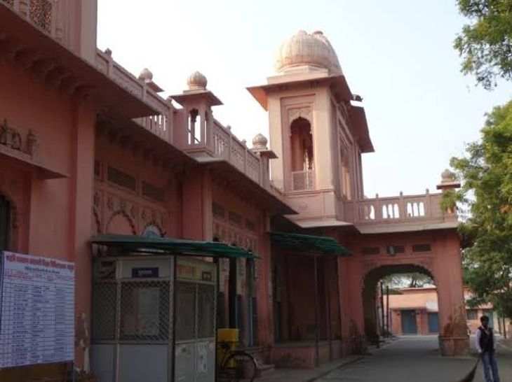 Road widening work was going on on Raya Mathura Road, death due to ...