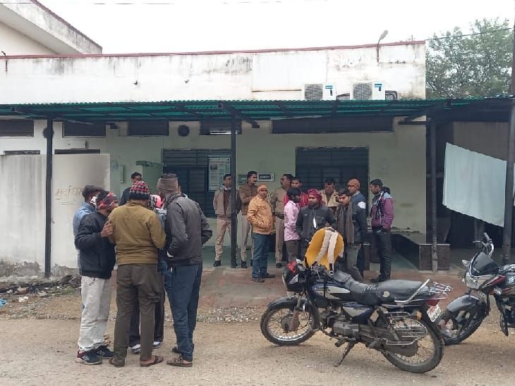 Three workers were going on foot after finishing duty from katta ...