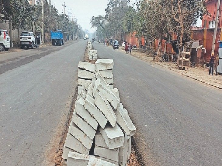 194 fancy lights will be installed on Gohana road divider for 85 lakhs ...