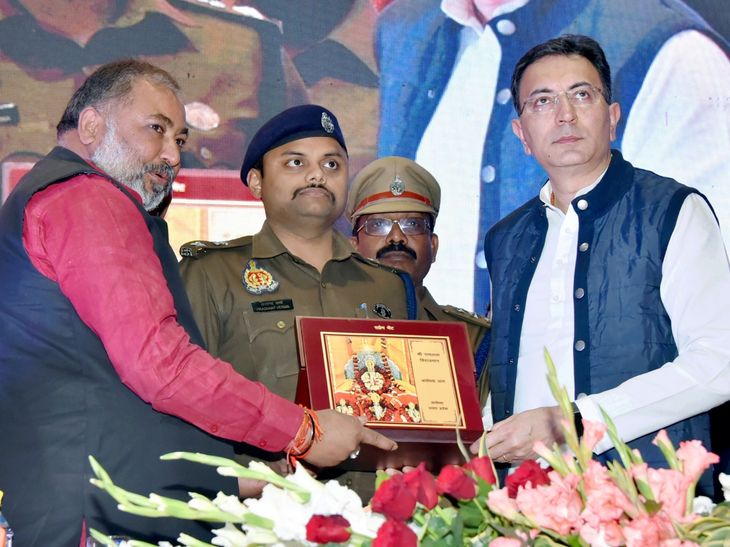 DM and SP were honored in the program organized in Lucknow | मानव ...