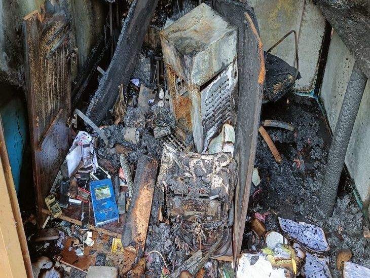 Computer, laptop, photo copy machine, printing machine and cash kept in ...