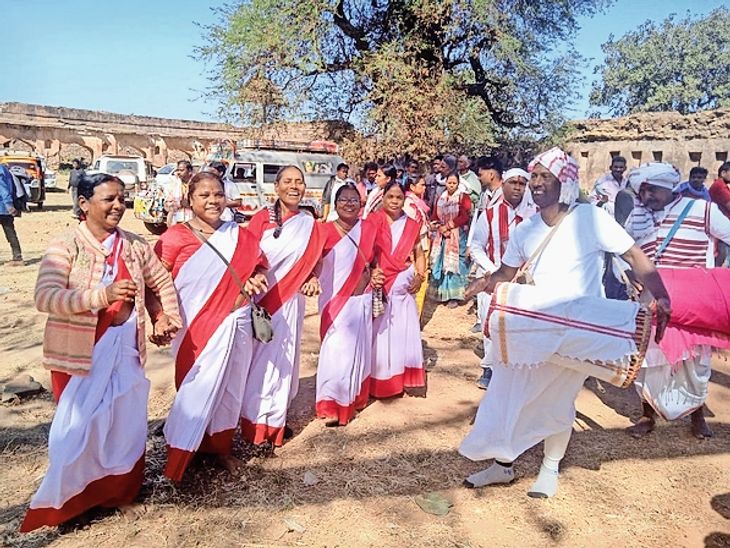 The forest dwellers of 6 states danced to the beat of Manar, worshiping ...