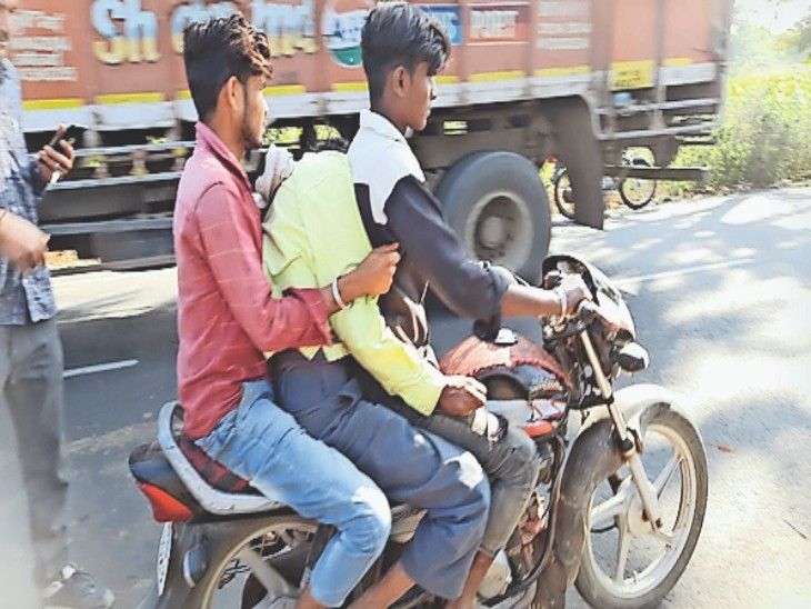 Ambulance did not reach even after calling many times, taken to ...