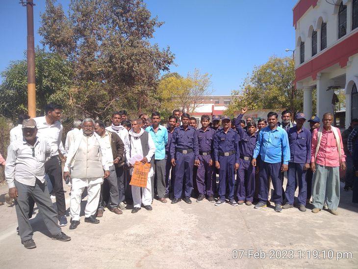 Government employees, demand to increase salary and give khaki uniform ...