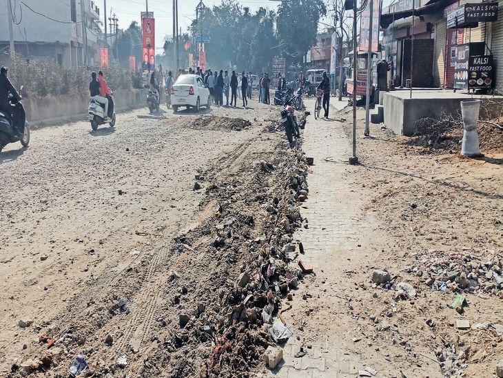 Road from Babu Jagjivan Ram Chowk to Basti Bawa Khel completely broken ...
