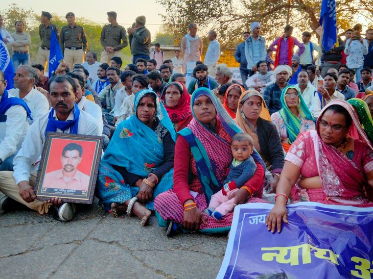 Demand to arrest husband's killer, 4 accused went to jail, kingpin ...