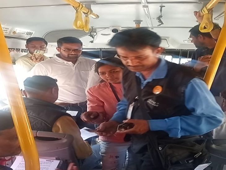 40 Rs. 50 in 'Chalo Card'. balance, 20% discount on rent, freedom from ...