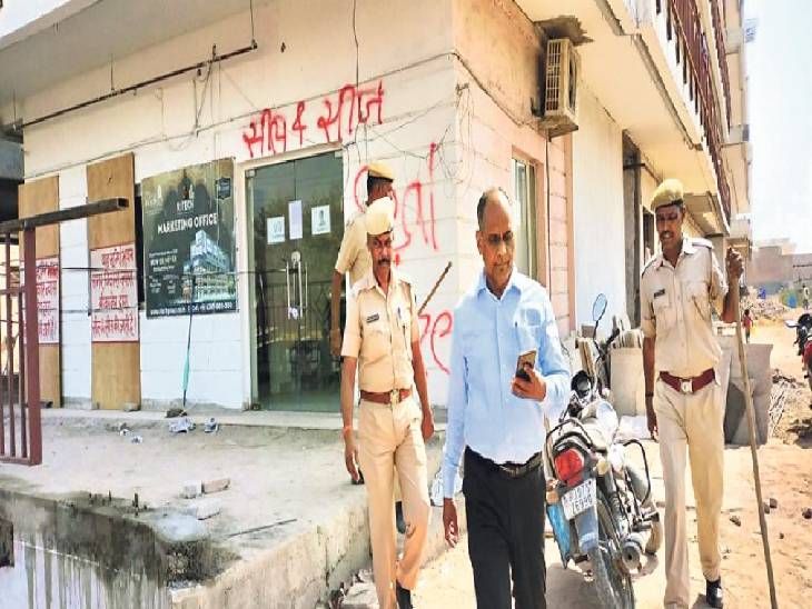 Saras booth allotted at Saheliyon ki Bari gate itself, corporation-UIT ...