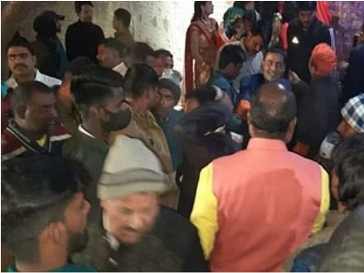 Baratis and gharatis were beaten up, were angry about the matter of ...