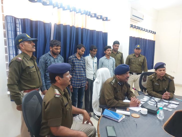 4 of UP's thief gang arrested for stealing jewelery from passengers ...