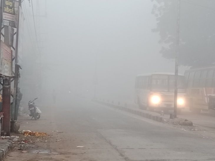 Dense fog in Churu district, drop in temperature | विजिबिलिटी घटकर रह ...