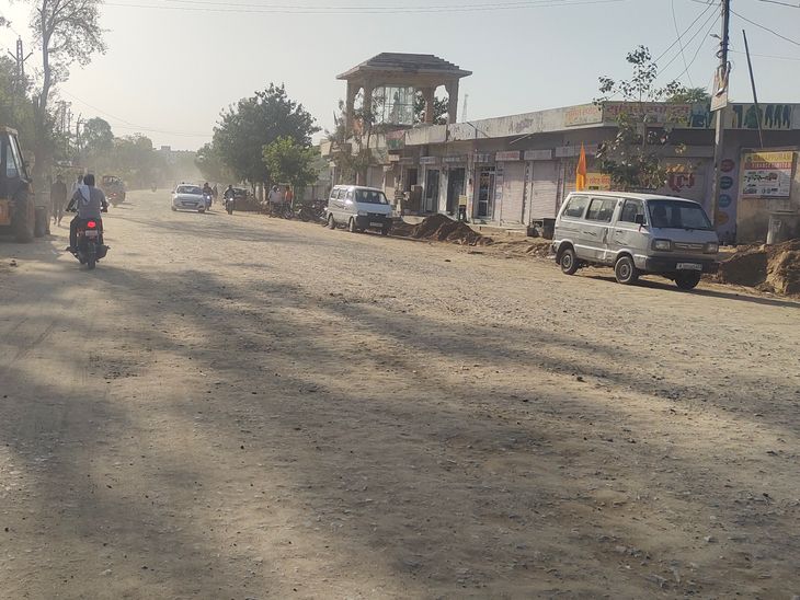 The people of the city are troubled by the dust blowing in Neemkathana ...