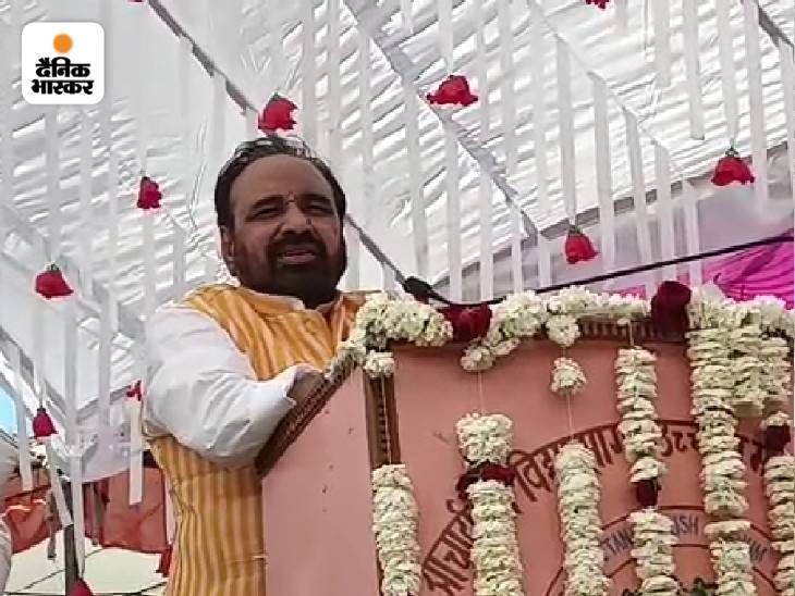 BJP Vikas Yatra 2023; Madhya Pradesh BJP MLA Gopal Bhargava Video Goes Viral | मंत्री भार्गव ...