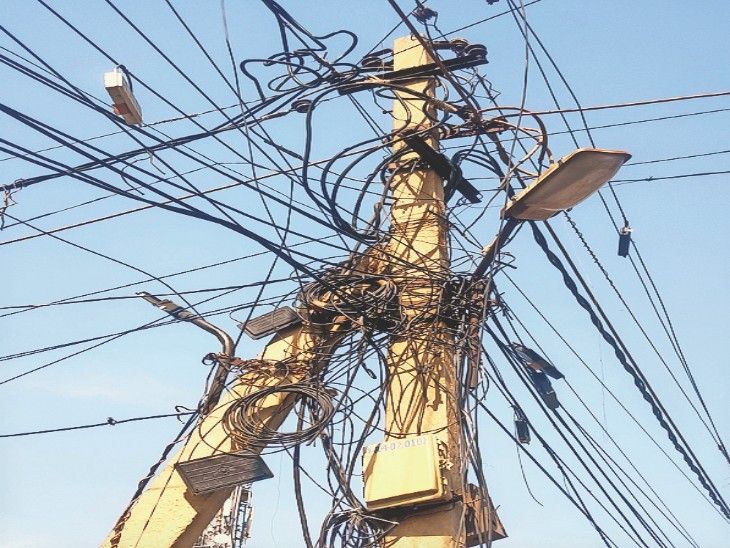 Electricity corporation will remove the net of wires from the pillars ...