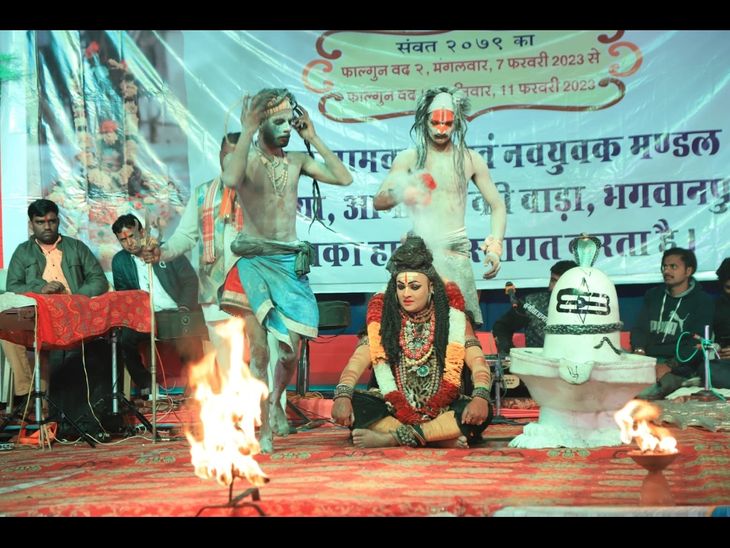 Devotees gathered in Bhajan Sandhya, the tableaus of various Gods and ...