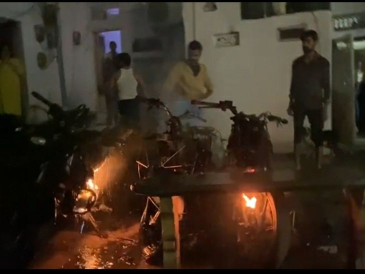 Gwalior (Madhya Pradesh) Dispute Case; Accused Burns Victim Vehicles ...