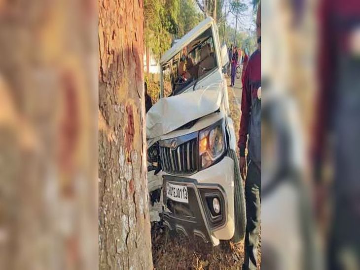 Uncontrolled Bolero collided with a tree, narrowly saved dozens of ...