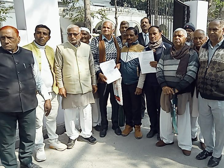 People of Sen community demonstrated in collectorate, submitted ...