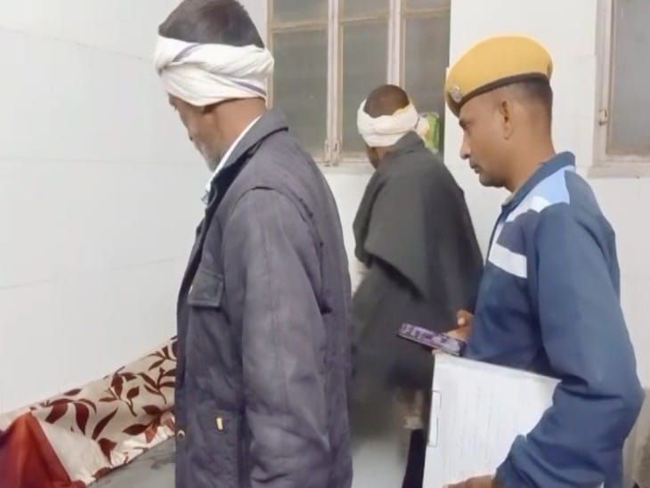 All four died, step taken due to family discord | 3 बच्चियों संग कुएं ...