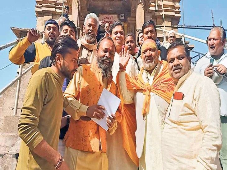 Balkrishna Maharaj of Patanjali worshiped Lord Matangeshwar | समाजसेवियों की सराहना: पतंजलि के ...