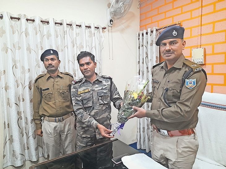 Chandan Singh took charge as the new Station House Officer in Garhwa ...