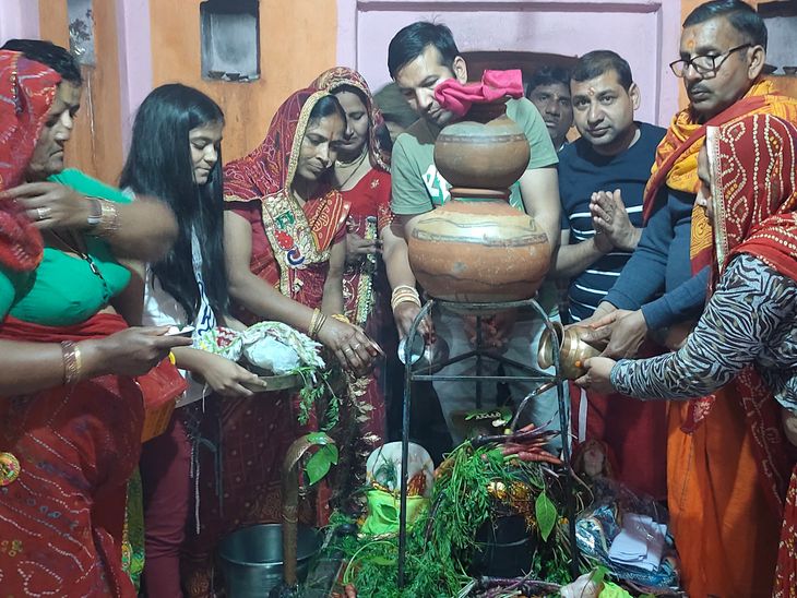 Devotees gathered in pagodas on Mahashivaratri: Jalabhishek done with ...
