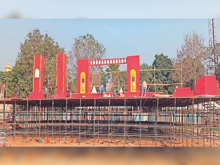 In the final stage of preparation for Itkhori Festival, the artists ...