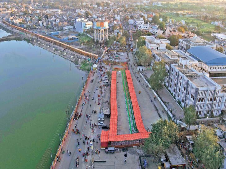 Queuing up from Narsingh Ghat, claiming darshan in one hour, hymns will ...