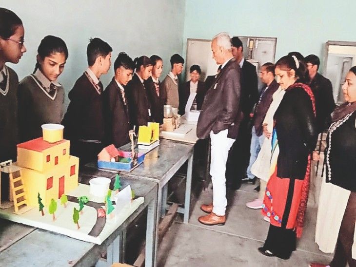 Children showed models of wind mill, water purification and rain water ...