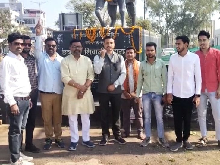 BJP garlanded Shivaji's statue, Shib Seniko took out vehicle rally ...