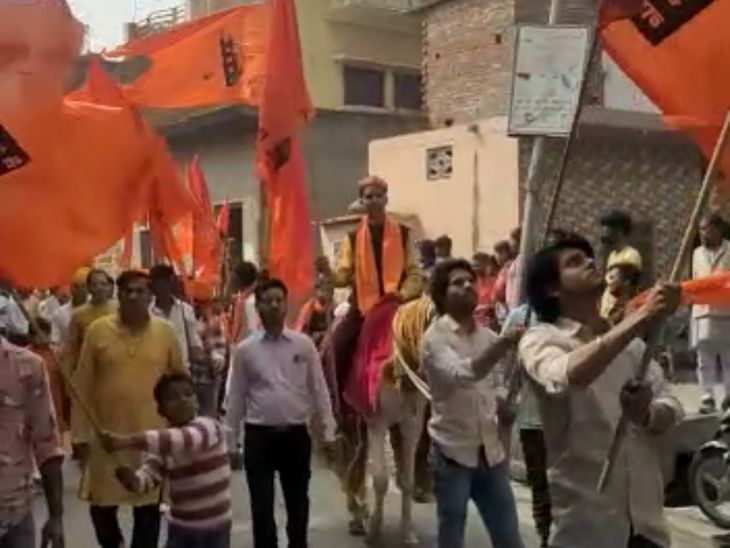 Shivaji's soldiers took the pledge of Swarajya, took iron from the ...