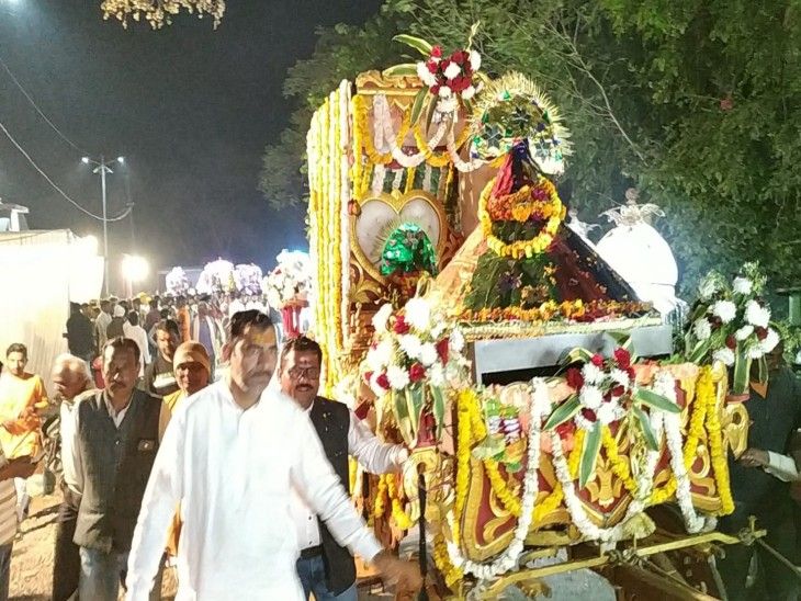 The procession came out on the traditional cart decorated with the ...