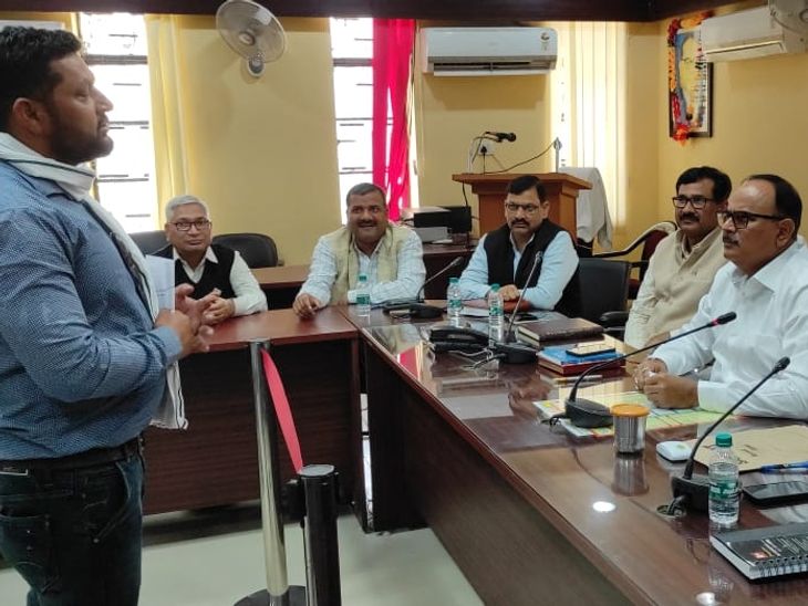 DM heard complaints in Gauriganj, only 10 out of 127 could be resolved ...