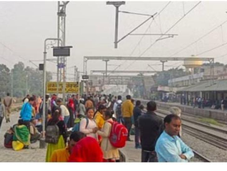 Passengers are facing problems due to route diversion of 11 trains ...