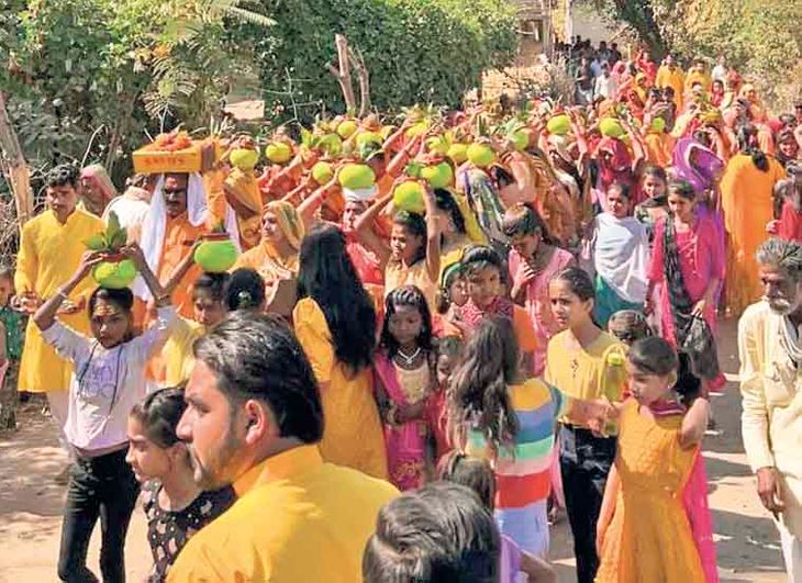 Kalash Yatra was taken out first by car then on foot from the temple ...
