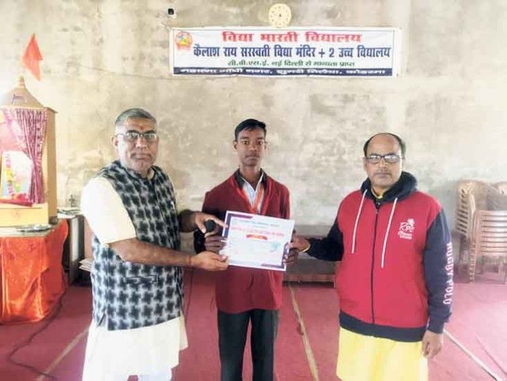 Prashant first of Kailash Rai Saraswati Vidya Mandir in painting ...