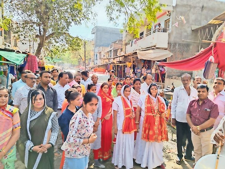 Chandan Parshwa Padmavati Divya Darshan Pratishtha Yatra welcomed in ...